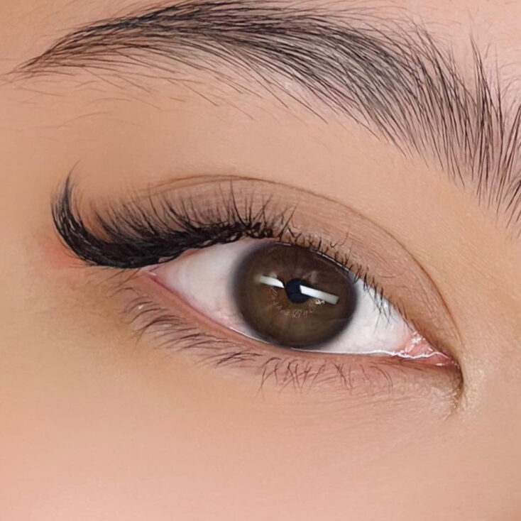 Achieving super natural lash set with half lash extensions
