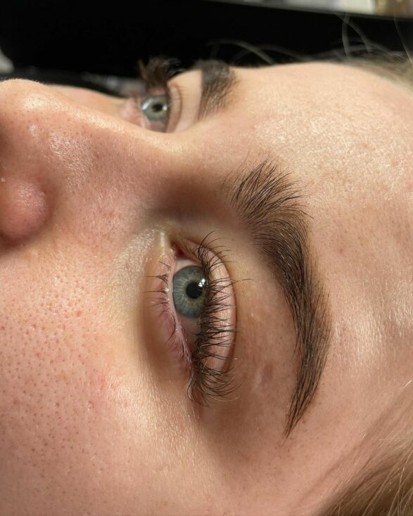 Achieving super natural lash set with half lash extensions