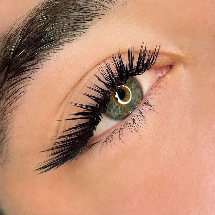 Master the art of Wet lash extensions- CharmLash