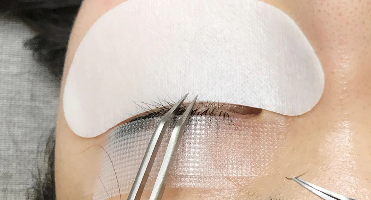How To Apply Lash Extensions On Bottom Lashes?